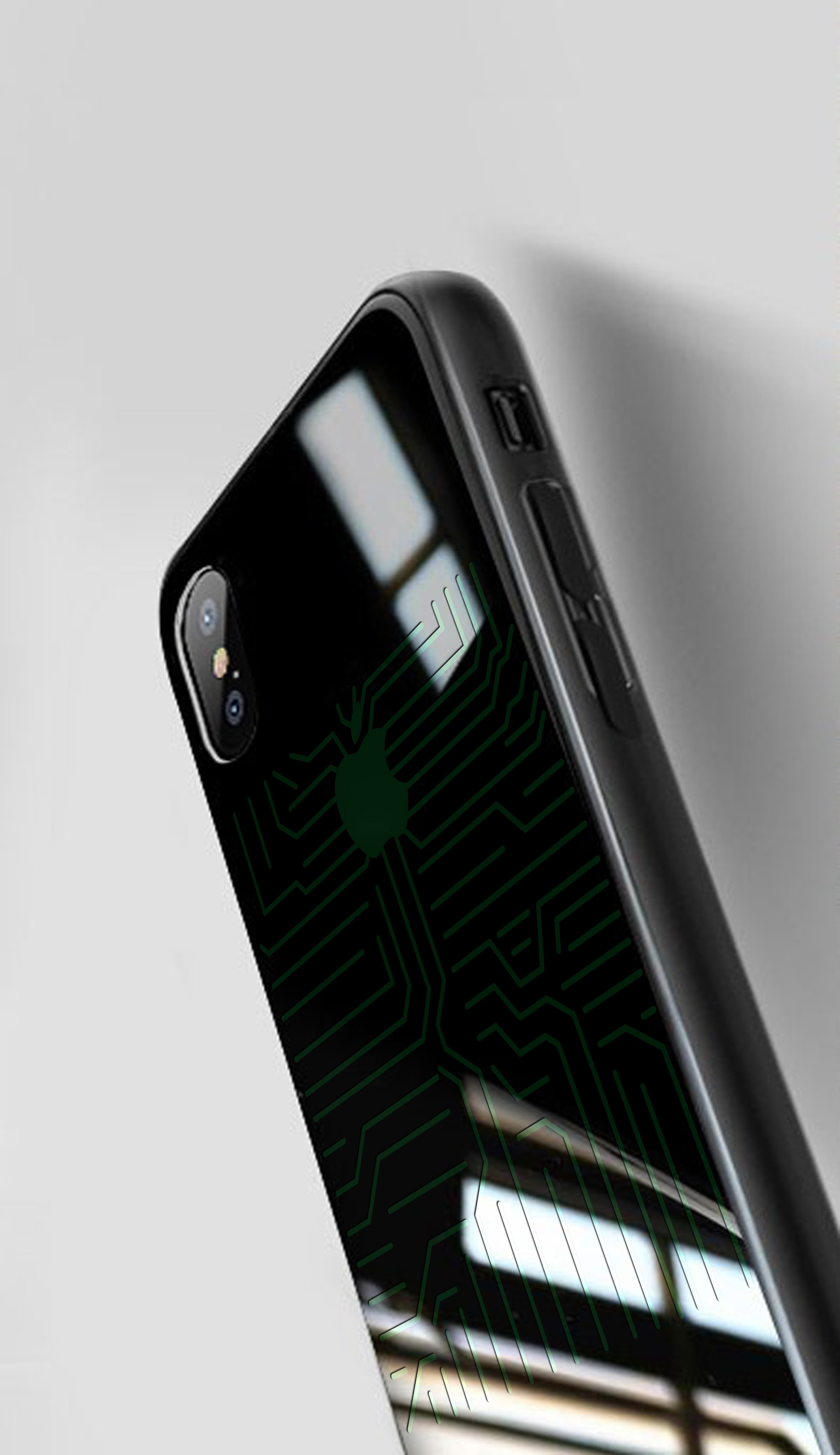 VAKU ® Apple iPhone X / XS LED TRON Series with magical path following ...